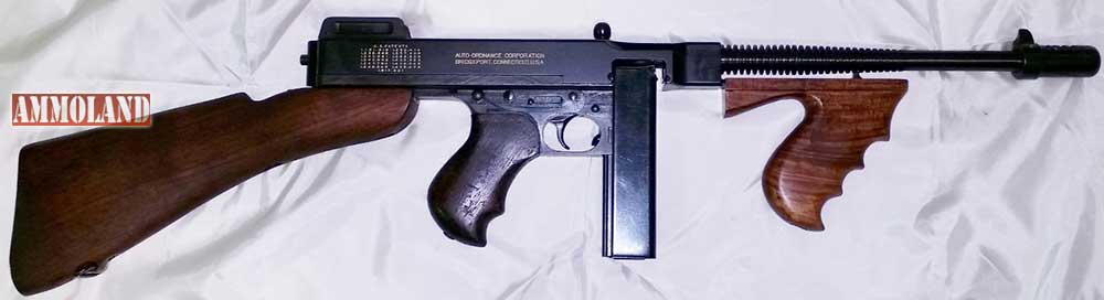 Thompson 1928A1 Submachine Gun - Firing the M1928